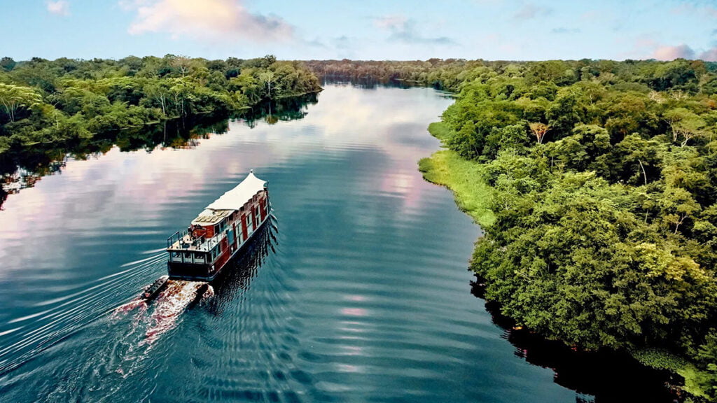 Navegar el Amazonas, el fascinante viaje por el río más largo del mundo ...